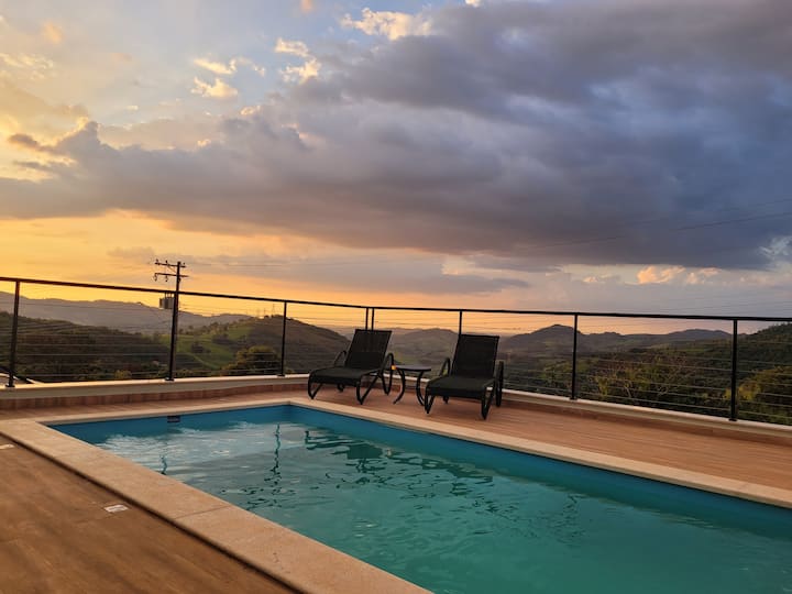 Casa Linda, Piscina, Churrasq.  E Vista Montanha - Águas de Lindoia
