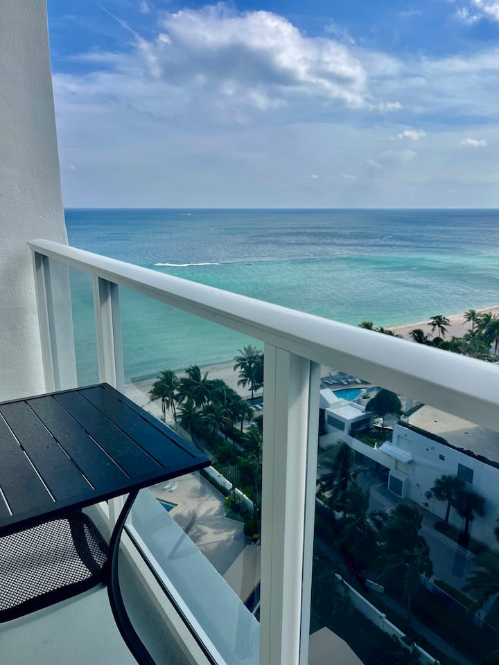 Oceanfront 1 Bedroom 2 Bath Penthouse - Aventura, FL