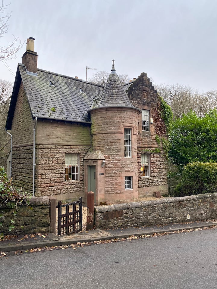 Cottage, Hot Tub, River, Forest - Ayrshire