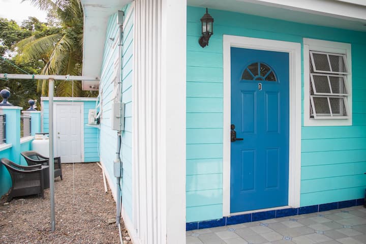 Cozy Retreat | 5 Mins To Beach & Downtown - The Bahamas