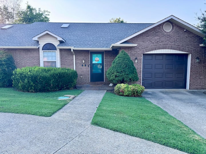 Terry Townhouse In Cave City Ky - Kentucky Down Under Adventure Zoo