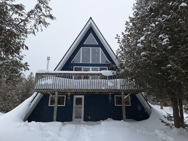 Elderado A-frame Chalet | 25-acres & Soaker Tub - Ontario