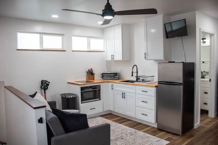 A Walk To The Beach - 2 Bd 1 Ba - Kapolei, HI
