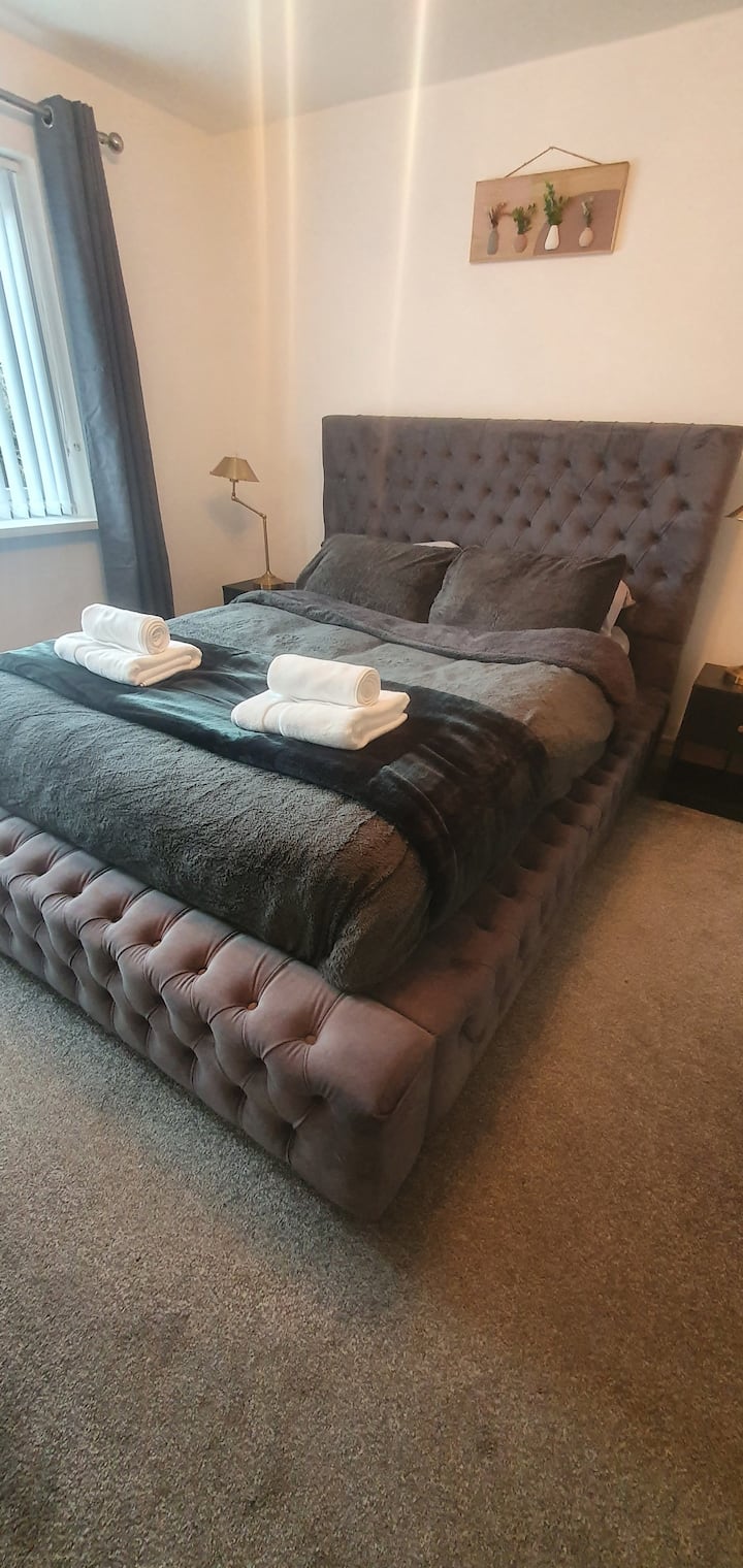 The Coral Suite - 2 Bed Lakeside - Cardiff