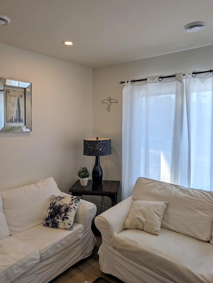 Cottage In The City - Hamilton