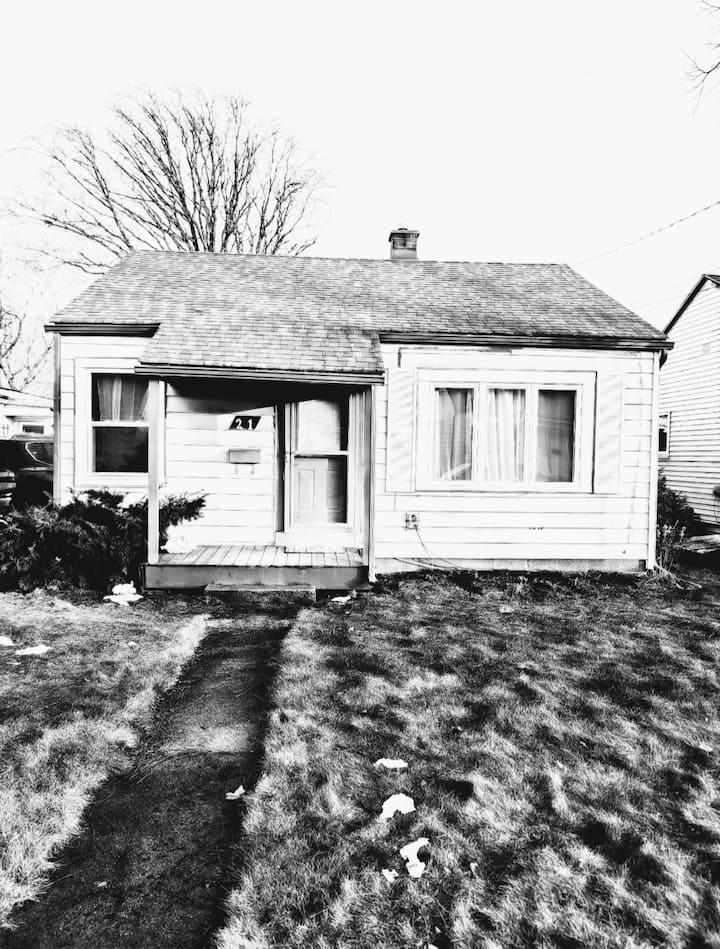 Cottage In The City - Hamilton