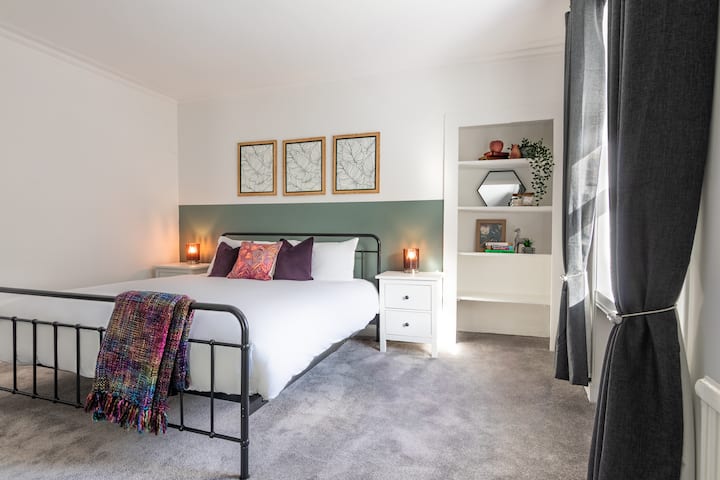 Ness Heights: Central Spacious Townhouse - Loch Ness