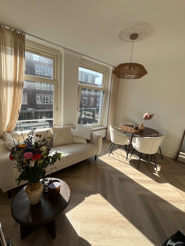 Renovated Amsterdam Flat On Vibrant Kinkerstraat - 