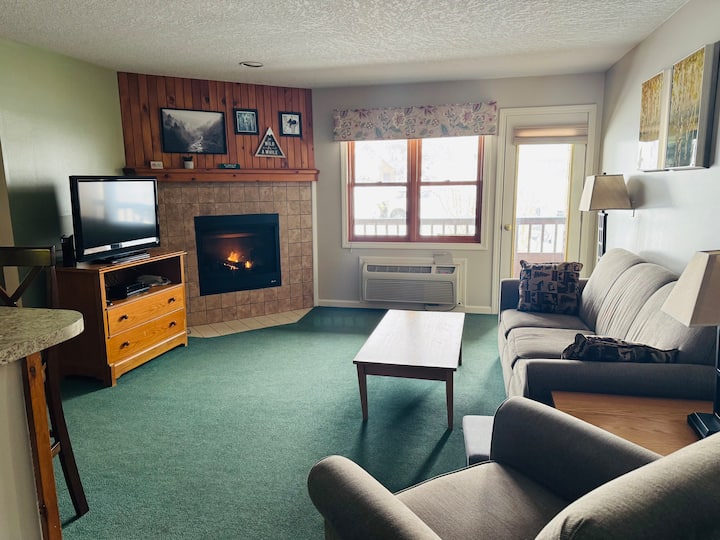 First Floor Condo At Deer Park Pond! - New Hampshire (State)
