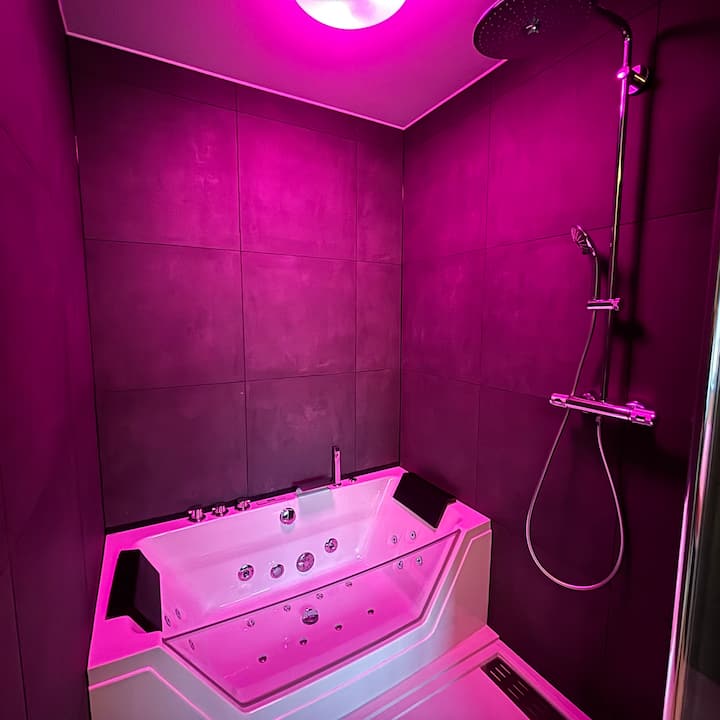 Love Room Avec Jacuzzi Et Love Games - Liège