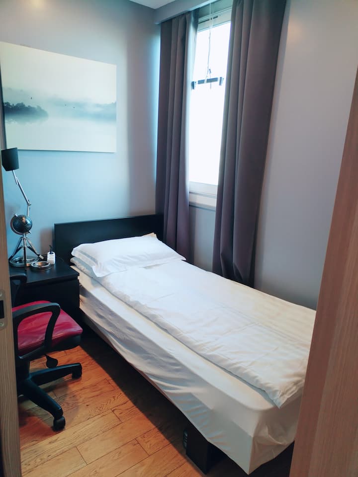 2，巴黎13区portedechoisy位置优越，分租独立房间，下楼7号地铁，餐馆商场非常方便 - Paris