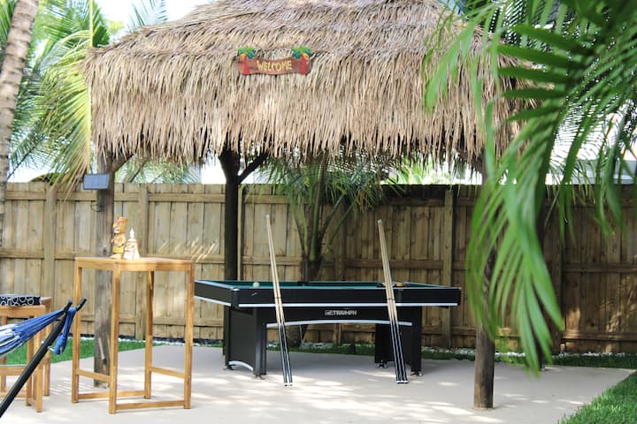 Ohana House!  Tropical Stay W/ Tiki Bar & Games - 포트로더데일