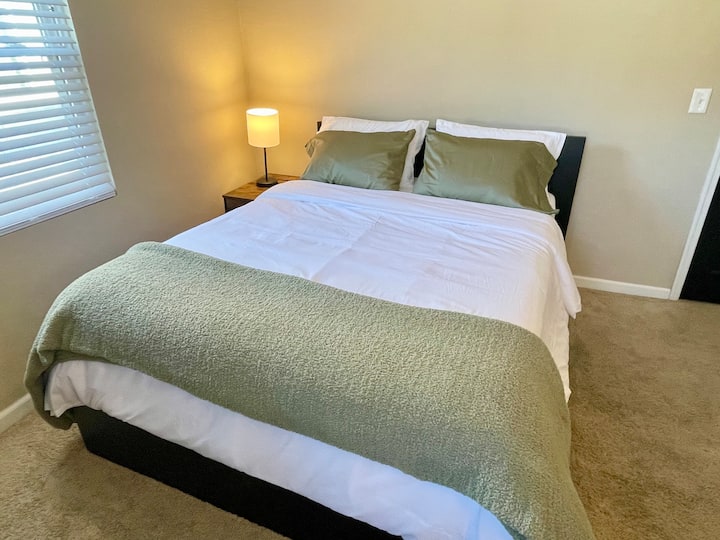 Spacious Room | 10 Min From Downtown Norfolk - Portsmouth, VA