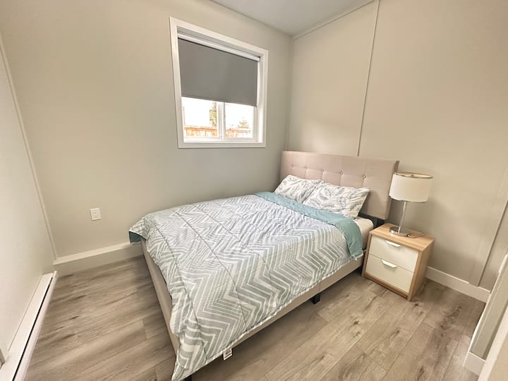 Charming Ground 1 Br In New West - Delta