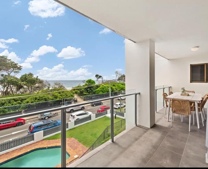 Beach Front Bliss-family 3br Stay At Maroochydore - Buderim
