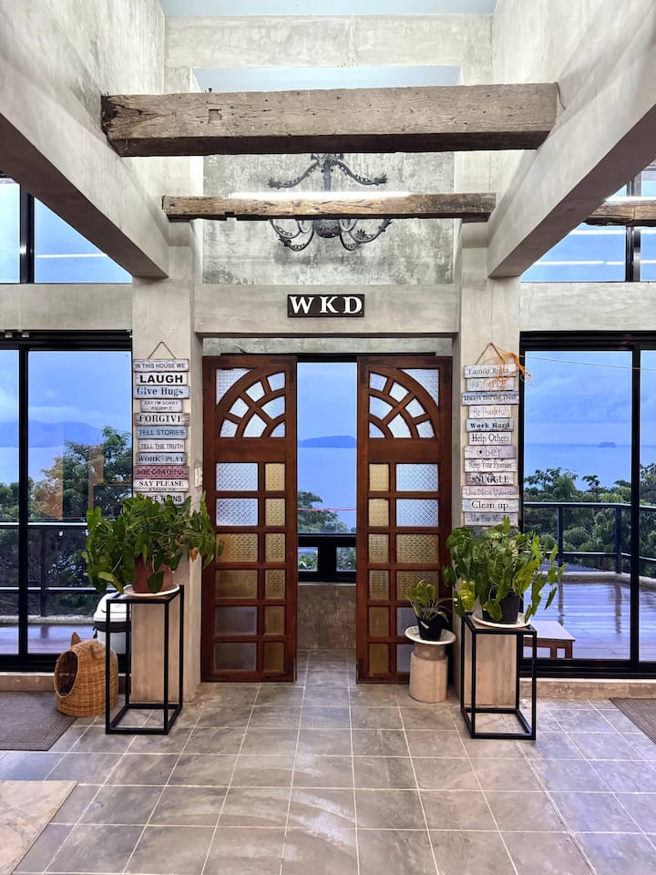 Anilao Stay | Sea View Balcony + Sunset Vibes - Mabini