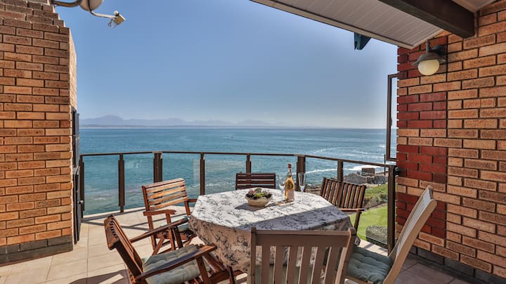 Wake To Waves – Stunning Sea Views & Space - Mossel Bay