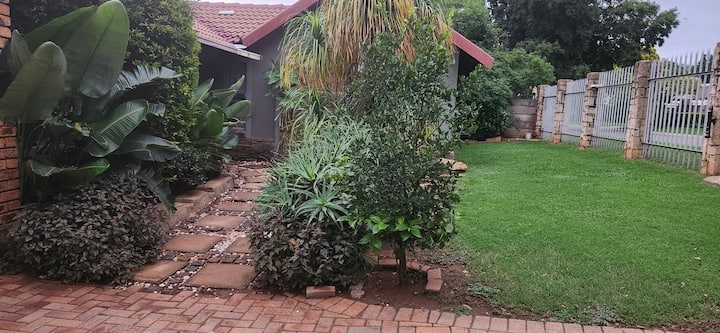 5 Bedroom Tranquile Home - Brakpan