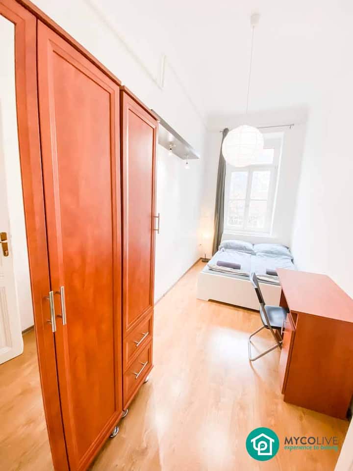 Kazinczy 7 Room 2 Co-living City Centre - Budapest