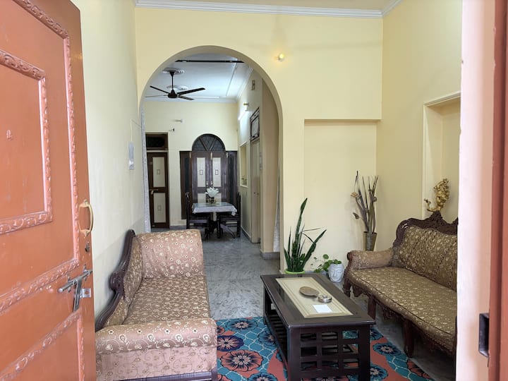 Elegant 2.5bhk, Gf, Near Kapurthala, Free Parking - Lucknow