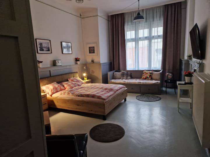 At Corvin ,3 Bdrms, Parking - ブダペスト