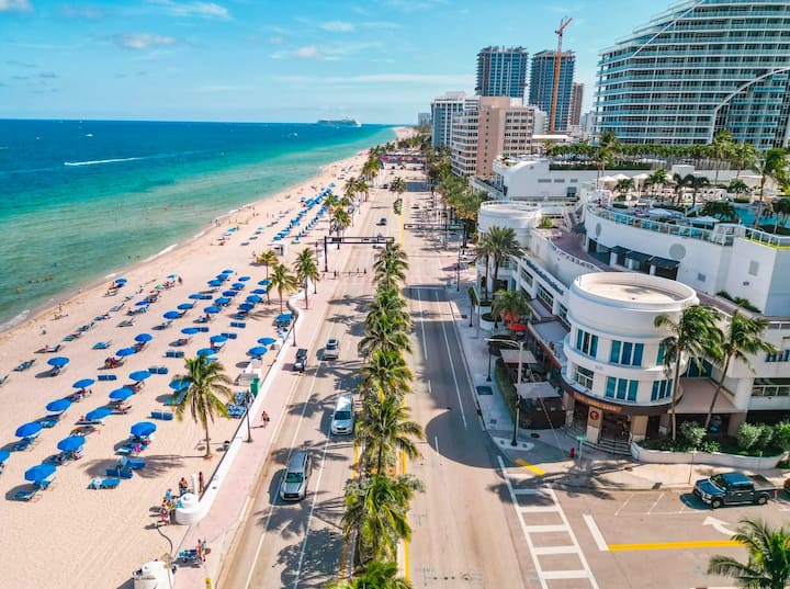 Rv In Margaritaville Like Space. - Fort Lauderdale, FL