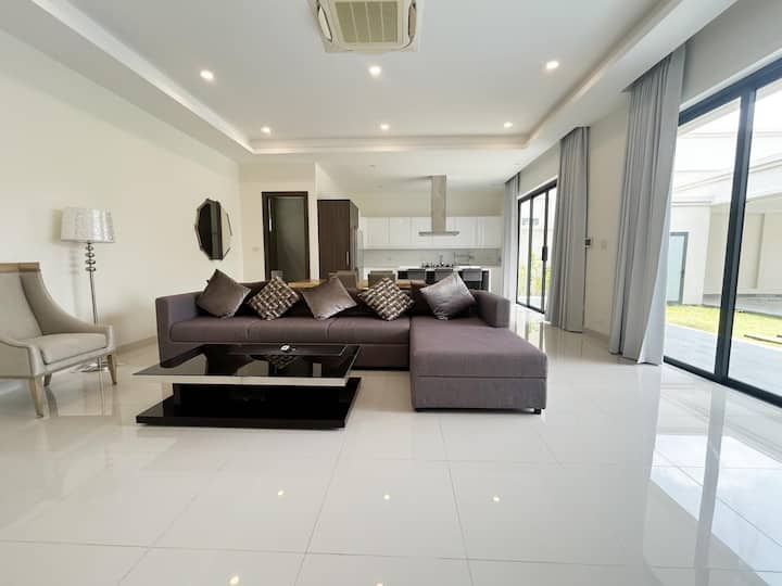 Luxury Pool Villa Steps Away From Mabprachan Lake - Pattaya