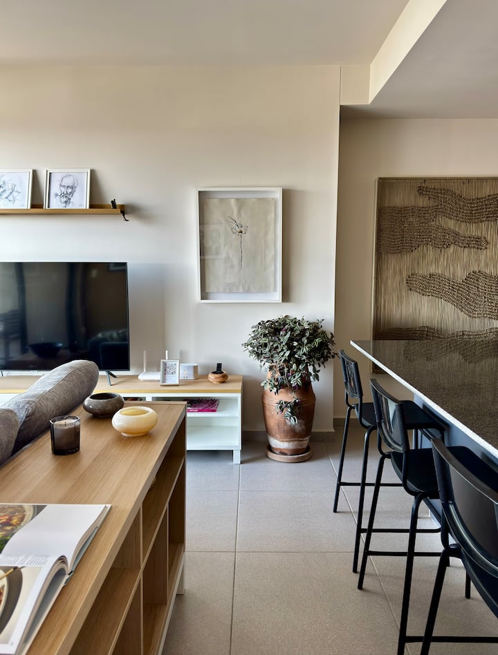 Warm Modern Flat With Stunning City View · Bikia - León