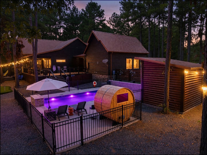 Private Resort Retreat: Pool, Sauna, Golf + Pond - Hochatown, OK