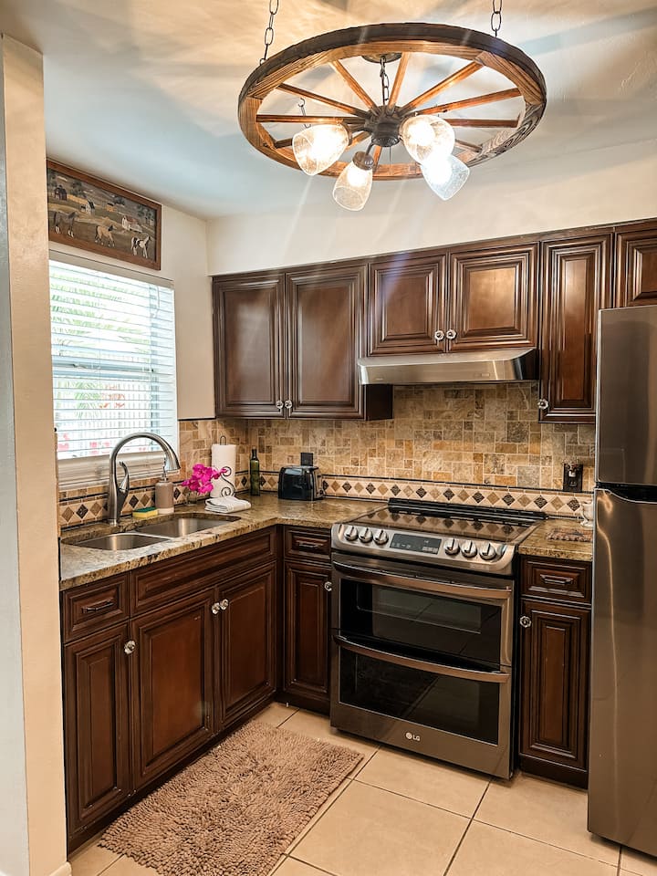 Creekside Stay Minutes To Downtown - North Fort Myers, FL
