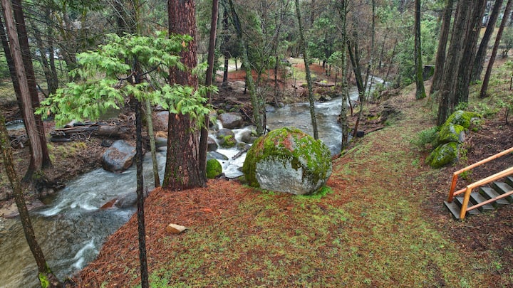 Two Cabins With Creek Near Yosemite - Yosemite National Park, CA