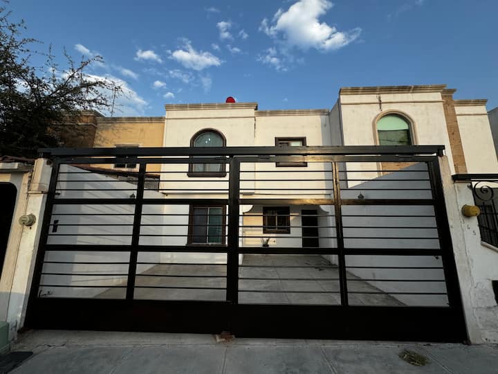 Casa Residencial Cómoda Y Privad - Saltillo