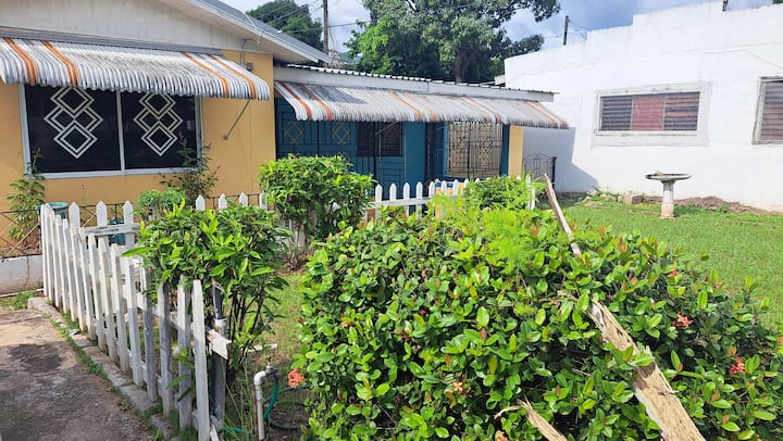 Daddy Cash Villa - Kingston
