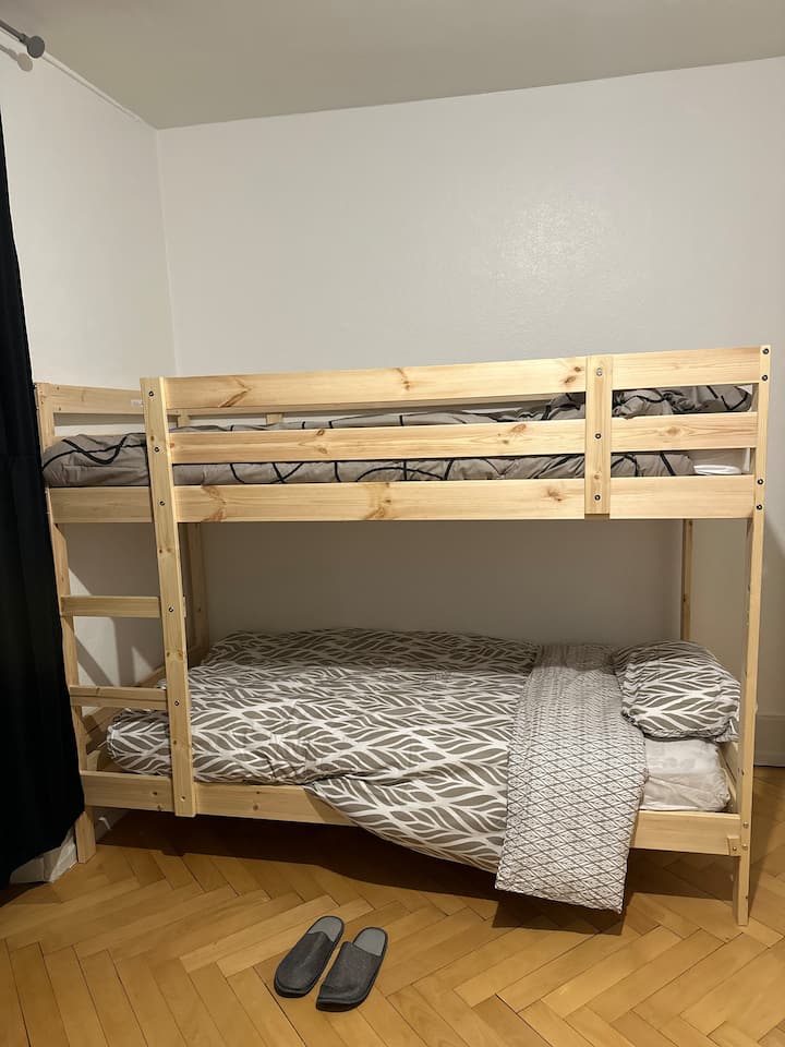 Room For Two Traveling Person - Le Locle