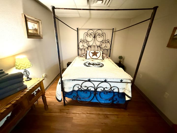 Steps From Main St Bandera, Tx: Stay Cheap #4 - Bandera, TX