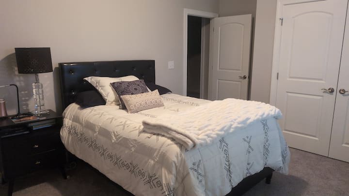 New And Close To Ballantyne Area - Charlotte, NC