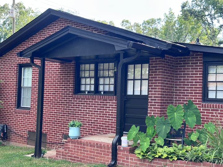 Pristine Private 1 Br/delightful Marietta Square - Kennesaw, GA