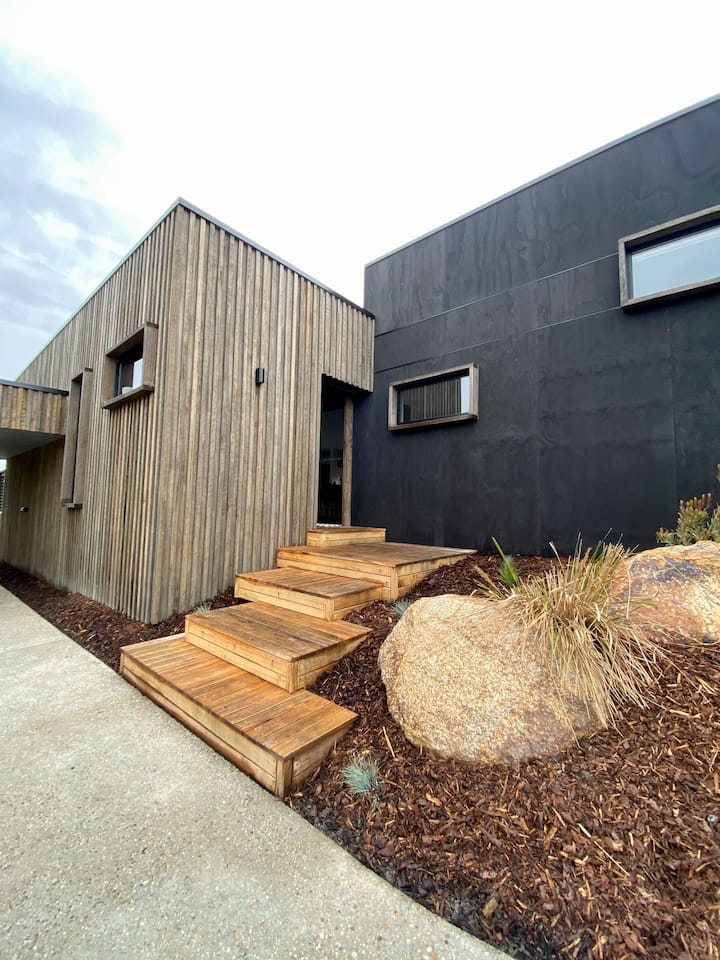 Contemporary Home With Hillside Views. Peaceful. - Binalong Bay