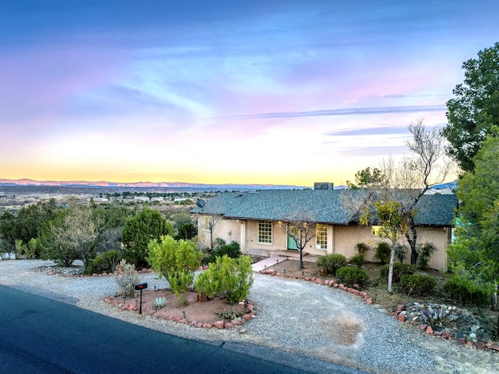 King Bed Galore | Hot Tub | Arcade | Stylish Boho - Cottonwood, AZ