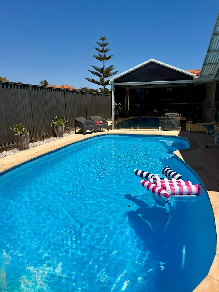 Coastal 4br Retreat With Pool - Walk To Cafés - Perth