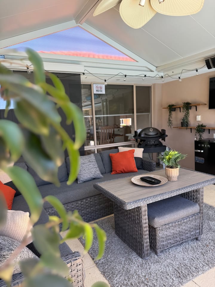 Boutique Beach House With Fully Stocked Bar Fridge - 루카