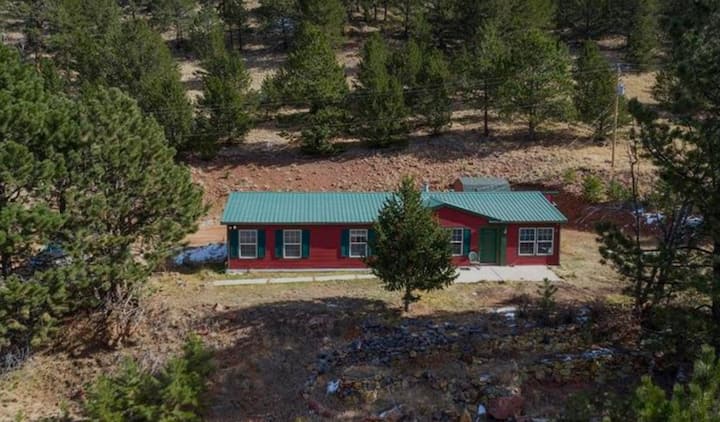 Lucky Bucee ~Hot Tub ~Themed Rooms ~10 Acres - Century Casino Cripple Creek