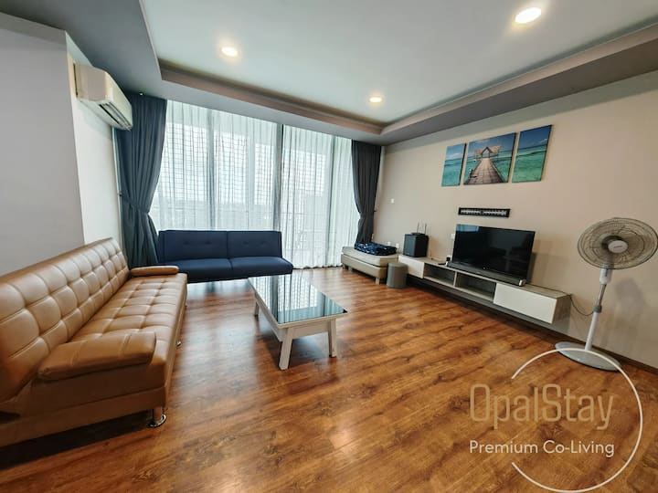 Opalstay 10pax Vivacity Jazz 1, 3br, Baby Friendly - Kuching