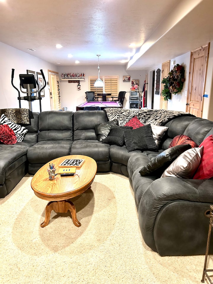Charming Oasis In Murray! Perfect Location ! - West Valley City, UT