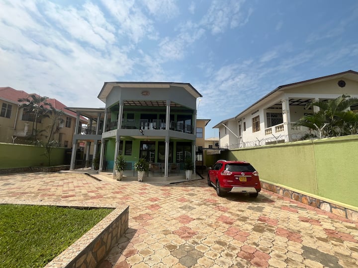 Immeuble De 2 Maisons, Rez-de-chaussee - Bujumbura