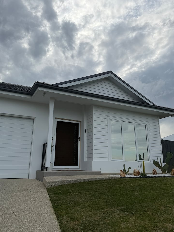 Casa Dawn, Coastal Home Abode - South West Rocks