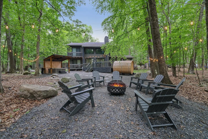 Luxurious Poconos Retreat~hot Tub, Sauna, Games - Tannersville, PA