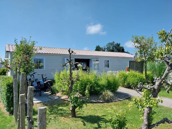 Ruim Chalet Nabij Zeeuwse Kust - Oostkapelle