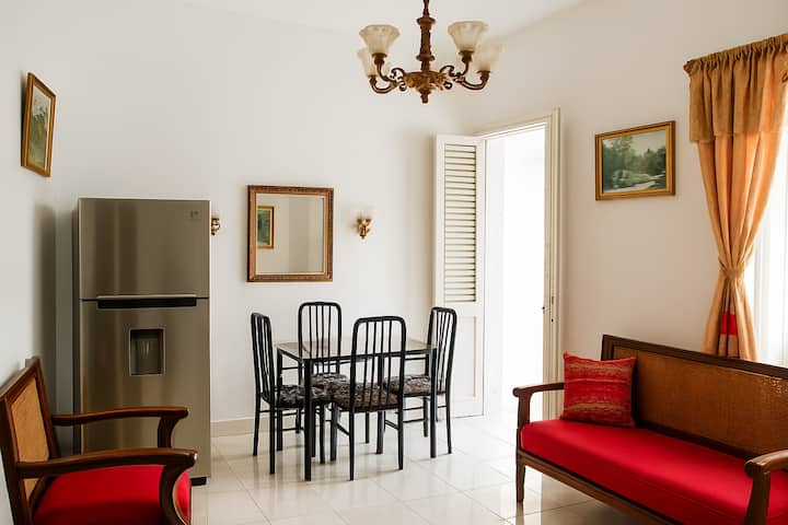 Apartamento Privado Con Balcón En Centro Habana. - Havanna