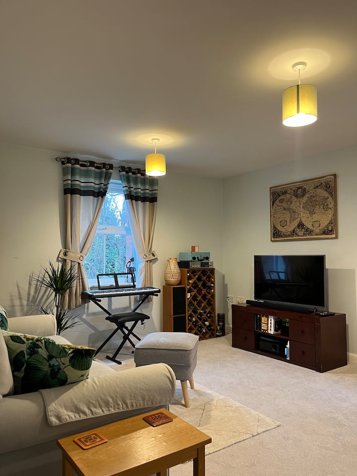 Comfy 2 Bed Flat In Cheltenham - Cheltenham